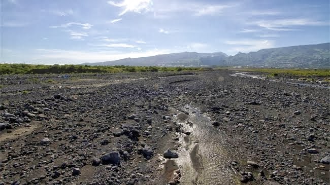 The Pingsh Blog: sous le pont coule la rivière ...de galets