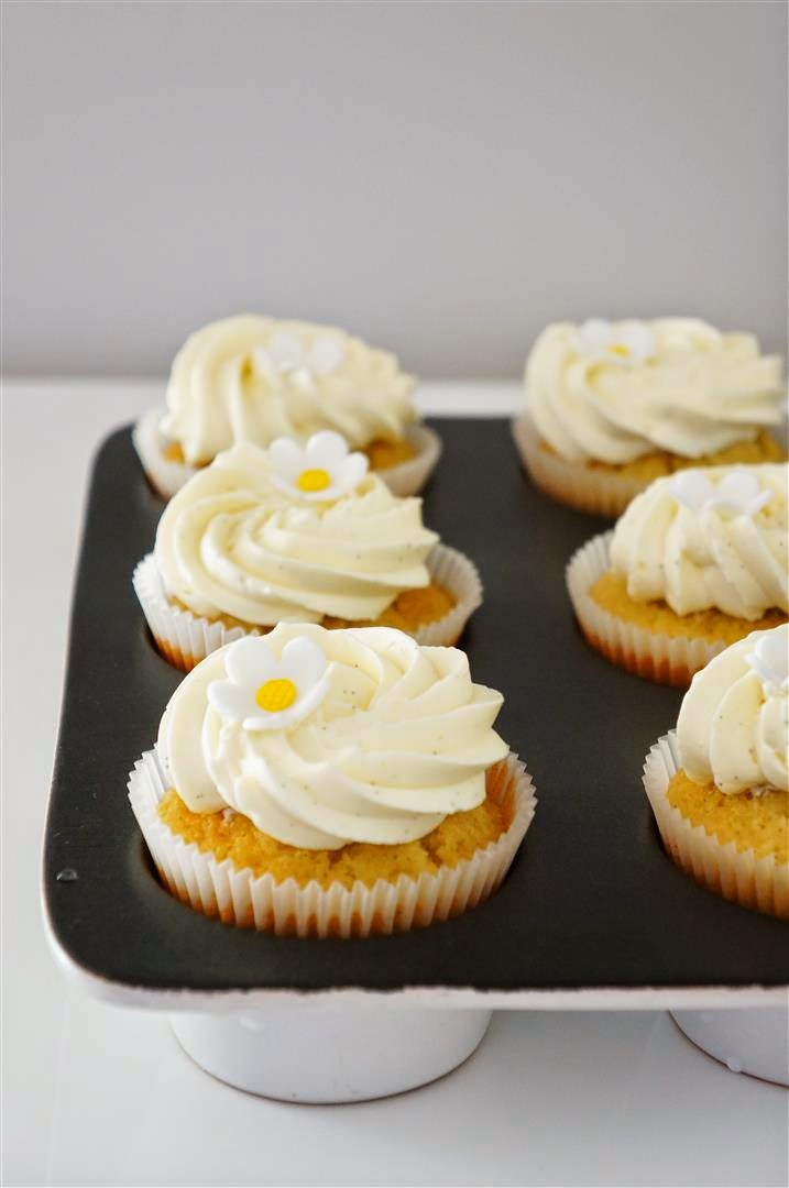 Very Vanilla Cupcakes | Cakelets & Doilies