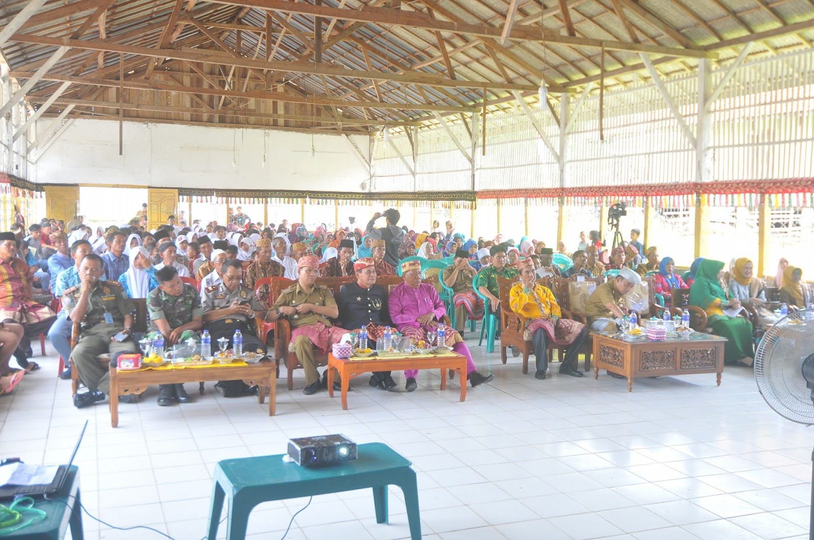 Perempuan Ramik Ragom