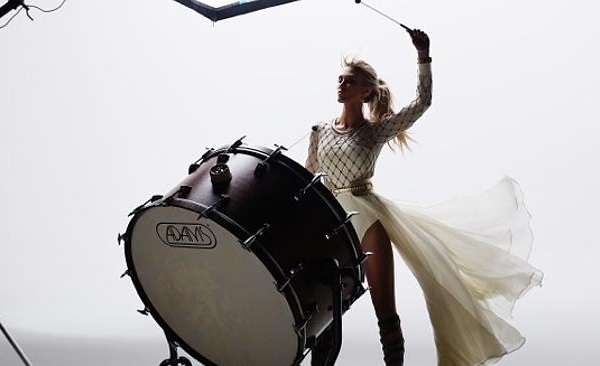 Delta Goodrem se acerca al dance en ‘Wings’ | One Hit Wonder Factory