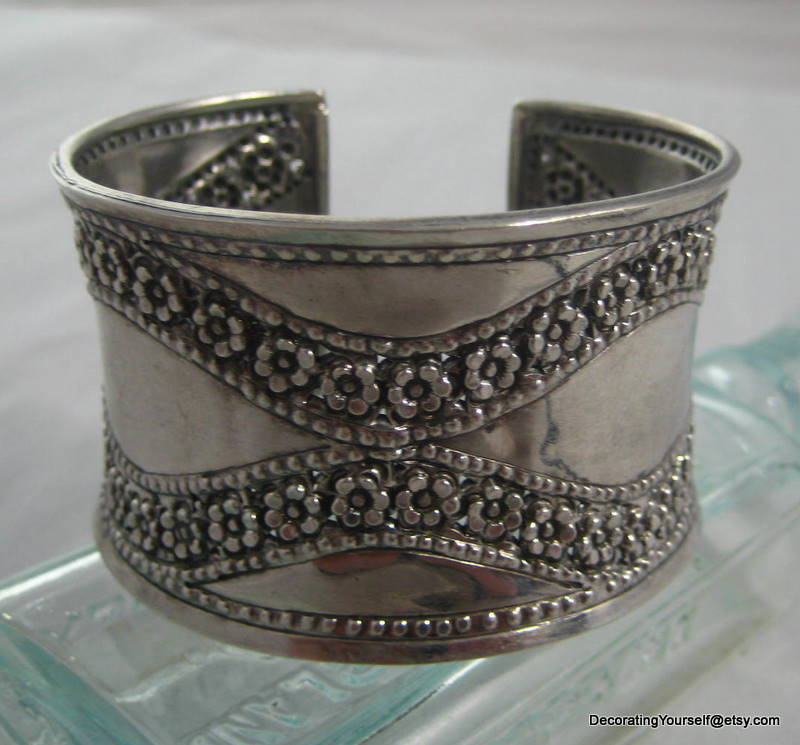 Selling Vintage Jewelry On eBay and Etsy: 5 Reasons To Watermark Your ...