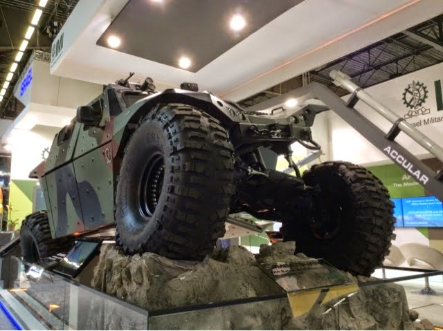 Xe Off-Road cực khủng của quân đội - Nắp thùng xe bán tải Hilux, Navara ...