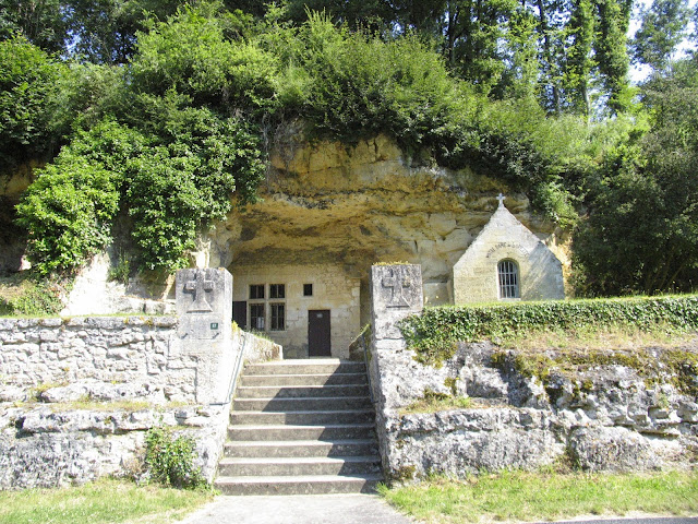 Loire Valley Experiences: Church on Sunday...Notre Dame de Lorette