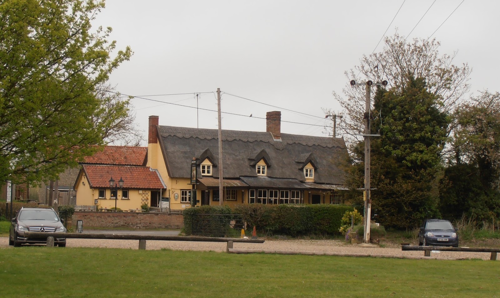 A Random Traveller: 3 May 2016 Lakeside Fishing and Camping, Onehouse ...