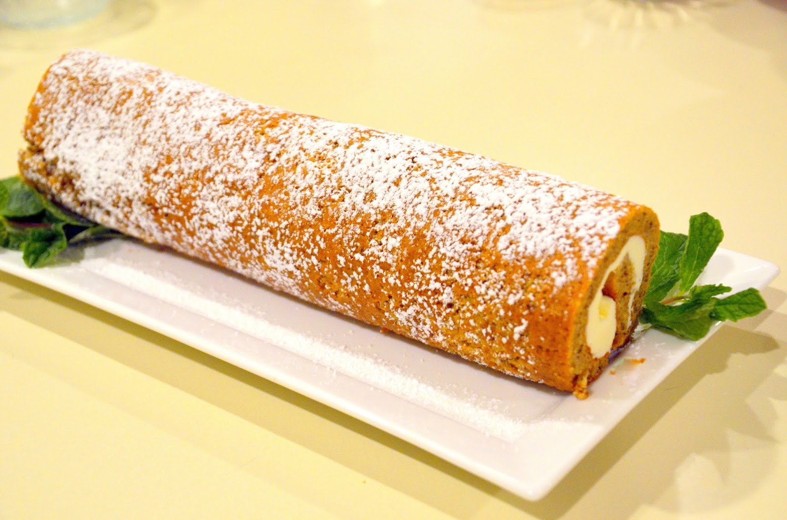 Mennonite Girls Can Cook: Applesauce Cake Roll
