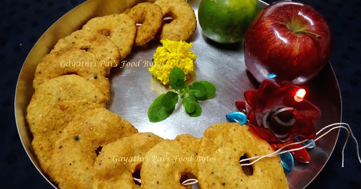 Gayathri Pai's Food Bytes: Pepper Flavored Vada Mala / Milagu Vadai ...