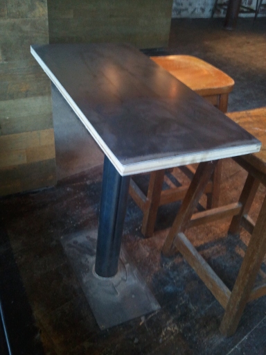 A Hauf Stop : Tables