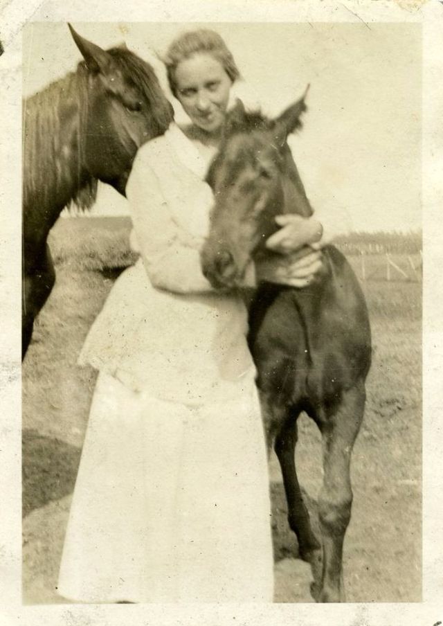37 Lovely Photos That Show Farm Ladies Over 100 Years Ago ~ Vintage ...