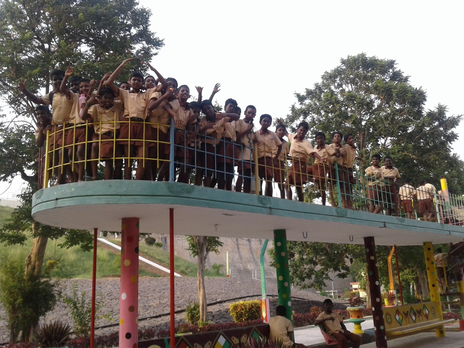 SRI RAMAKRISHNA VIDYALAYA GURUKULAM, ULUNDURPET: STUDENTS' EXCURSION