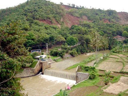 TravellingNews-Plus: Wisata Tasikmalaya: Gunung, Kelom Geulis, dan Pantai
