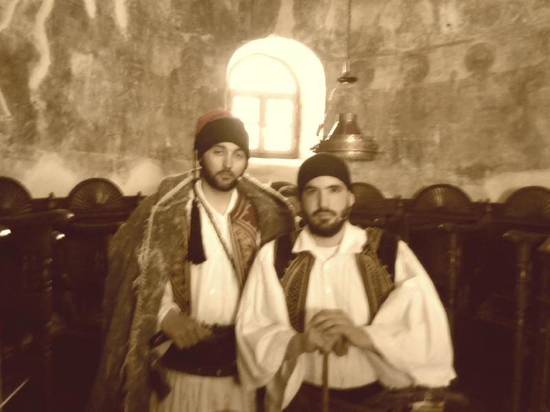 ΑΓΙΑ ΛΑΥΡΑ: Η ΑΝΑΠΑΡΑΣΤΑΣΗ ΣΕ ΑΣΠΡΟΜΑΥΡΟ... ΦΙΛΜ (ΦΩΤΟΓΡΑΦΙΕΣ ...