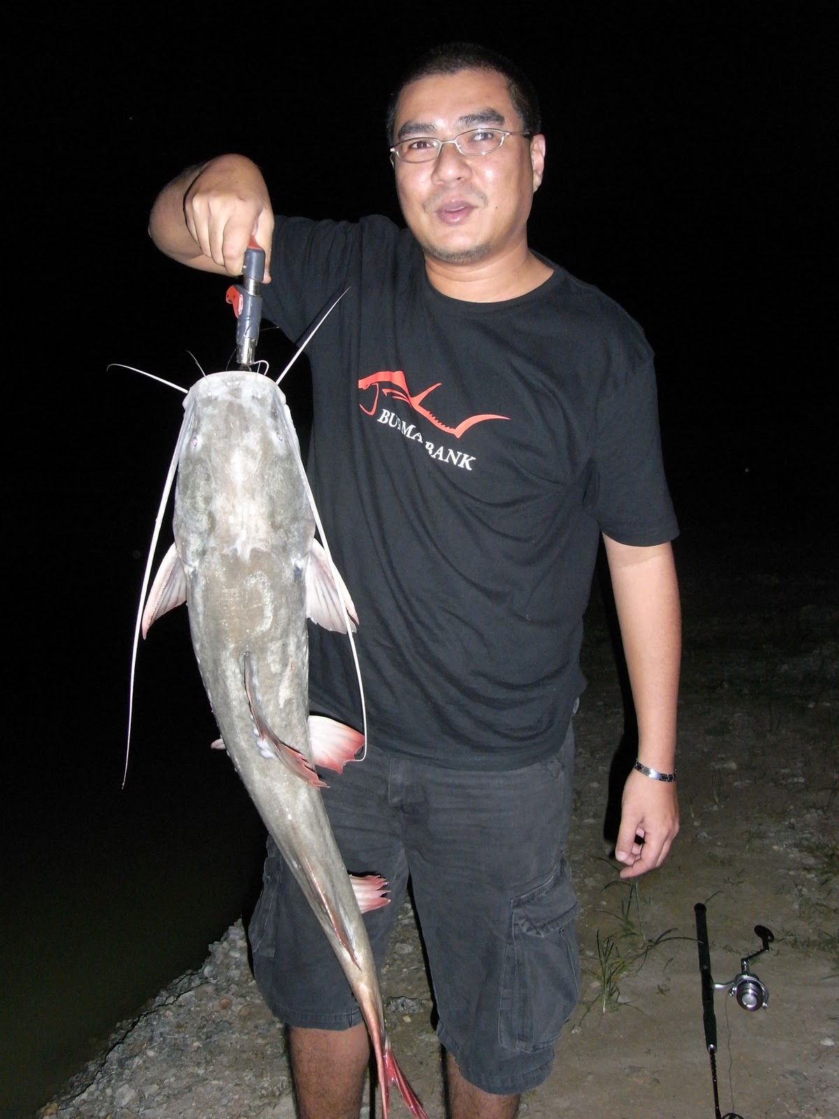 MALAYSIAN FISH HUNTER: Night at Exotic Fishing Pond, Rawang