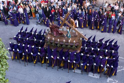 Elegancia en Vertical: DE PROCESIONES