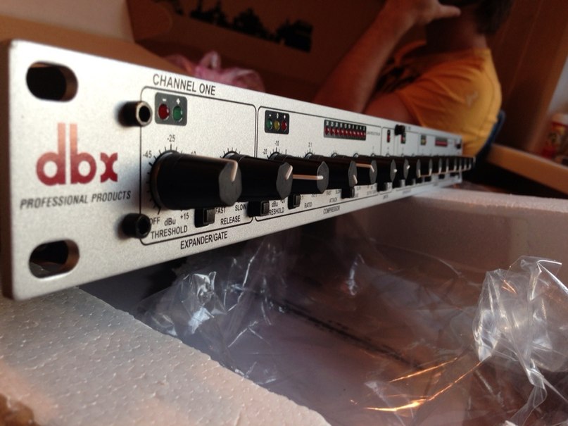 Infrequent Sound [sex.tex] technology: Dbx 166xs Compressor / Limiter / Gate