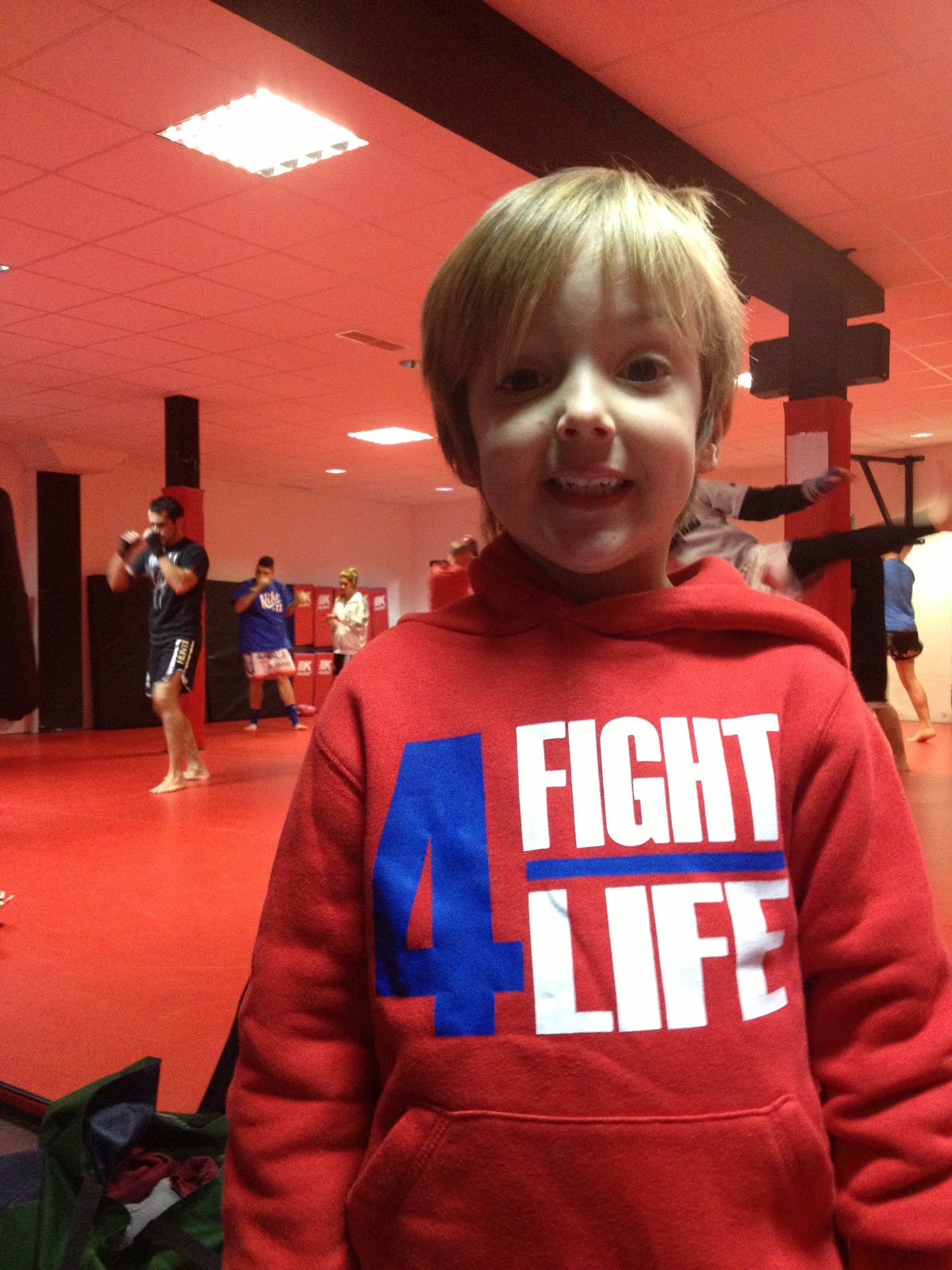 TITIN - FIGHT - DIVISION: NO FIGHT NO LIFE, rendirse nunca retroceder ...