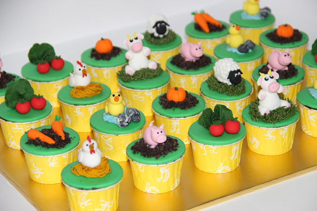 Southern Blue Celebrations: Farm Themed Cupcakes & Cookies