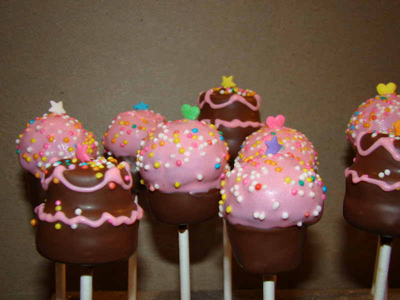 SweetBakedLove: Birthday Cake Pops