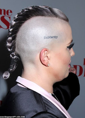 Kelly Osbourne debuts shimmery Mohawk braid hairstyle