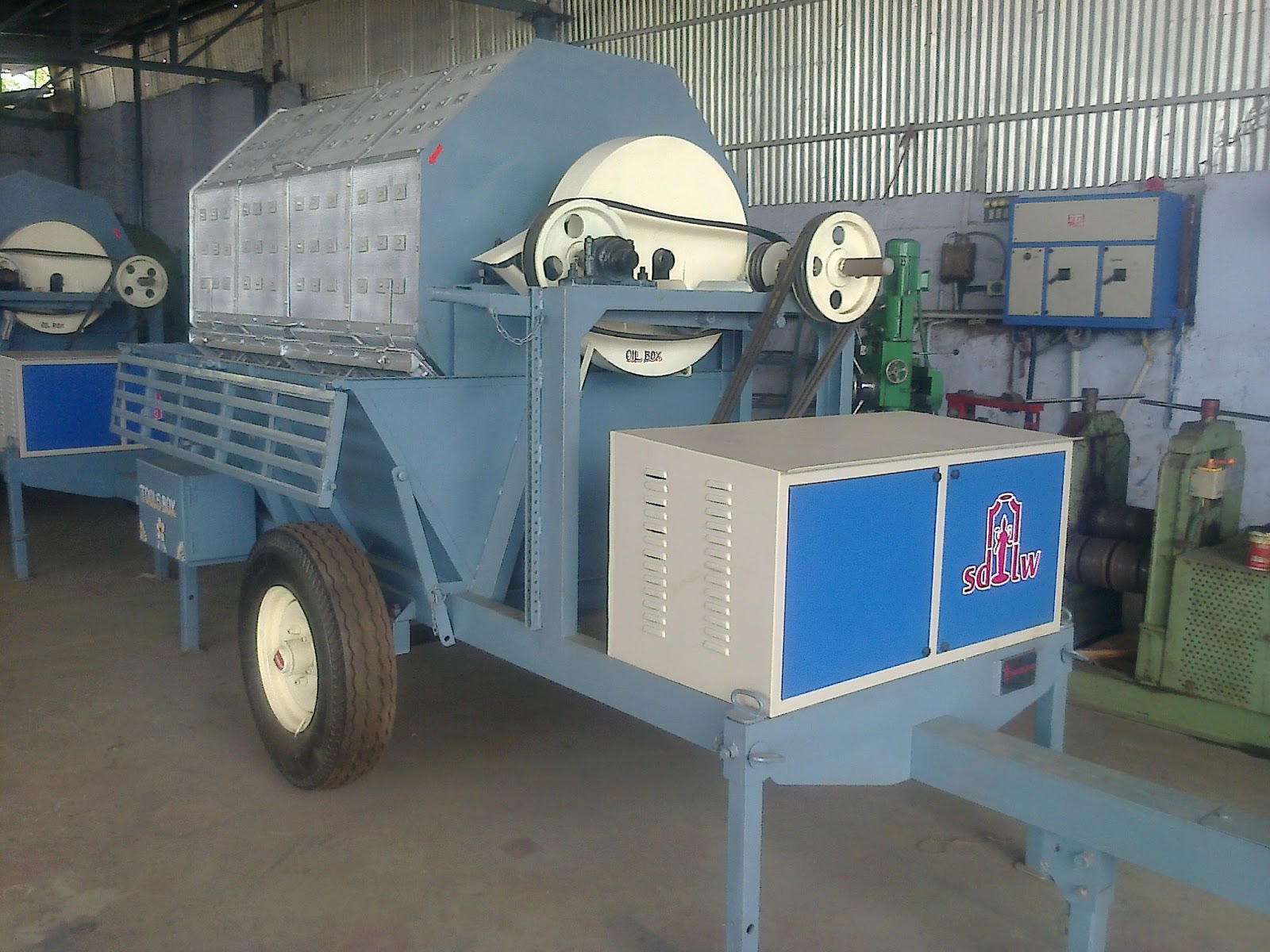 TRACTOR CAGE WHEEL: TURMERIC POLISHER MACHINE