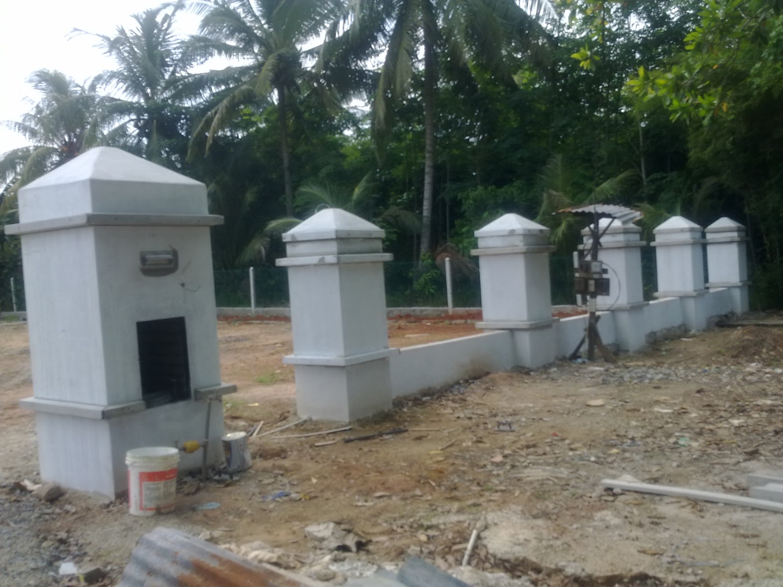 FOUR A ROMAN PILLAR: tiang pagar