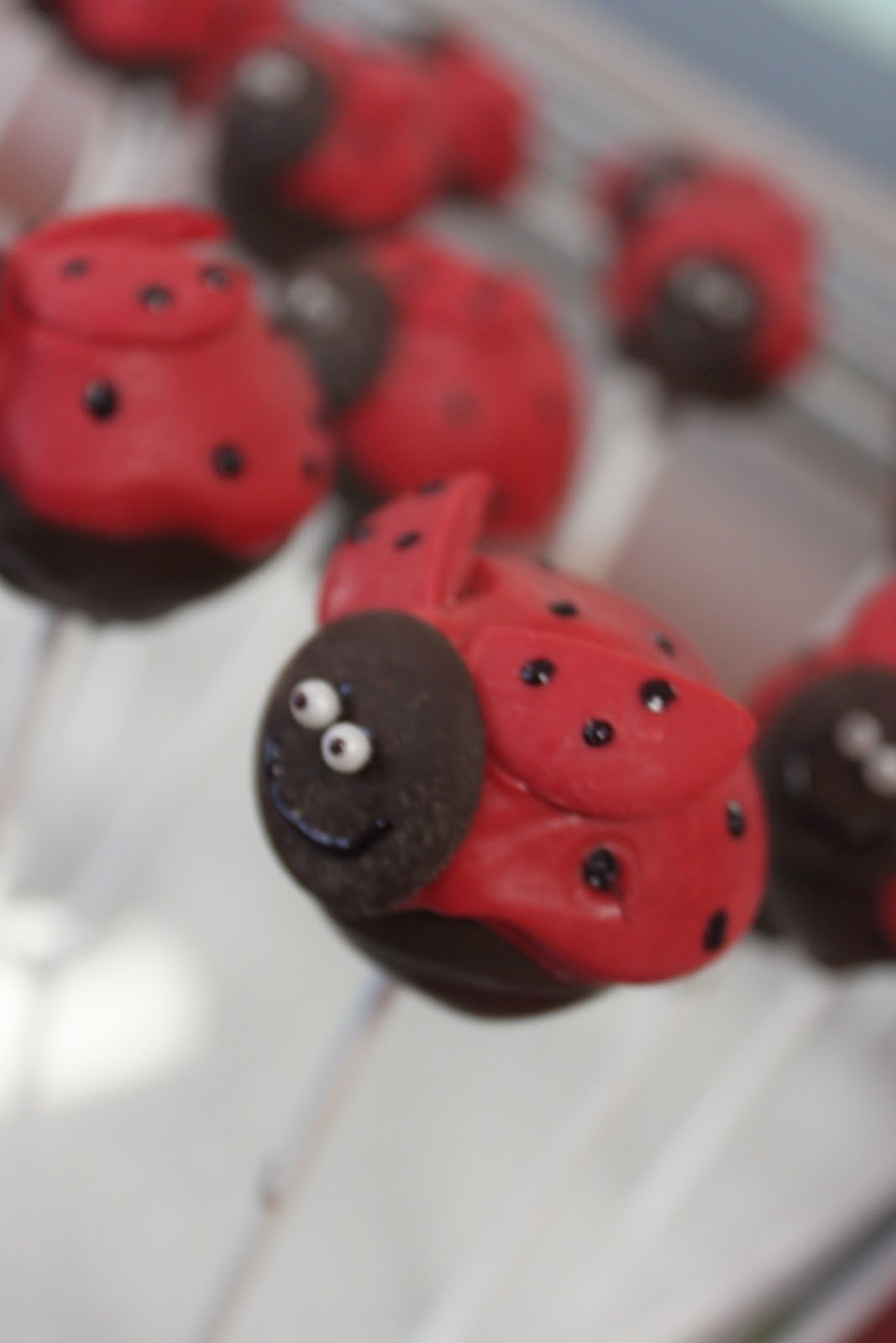 createlikecrazy!: Ladybug Cakepops!