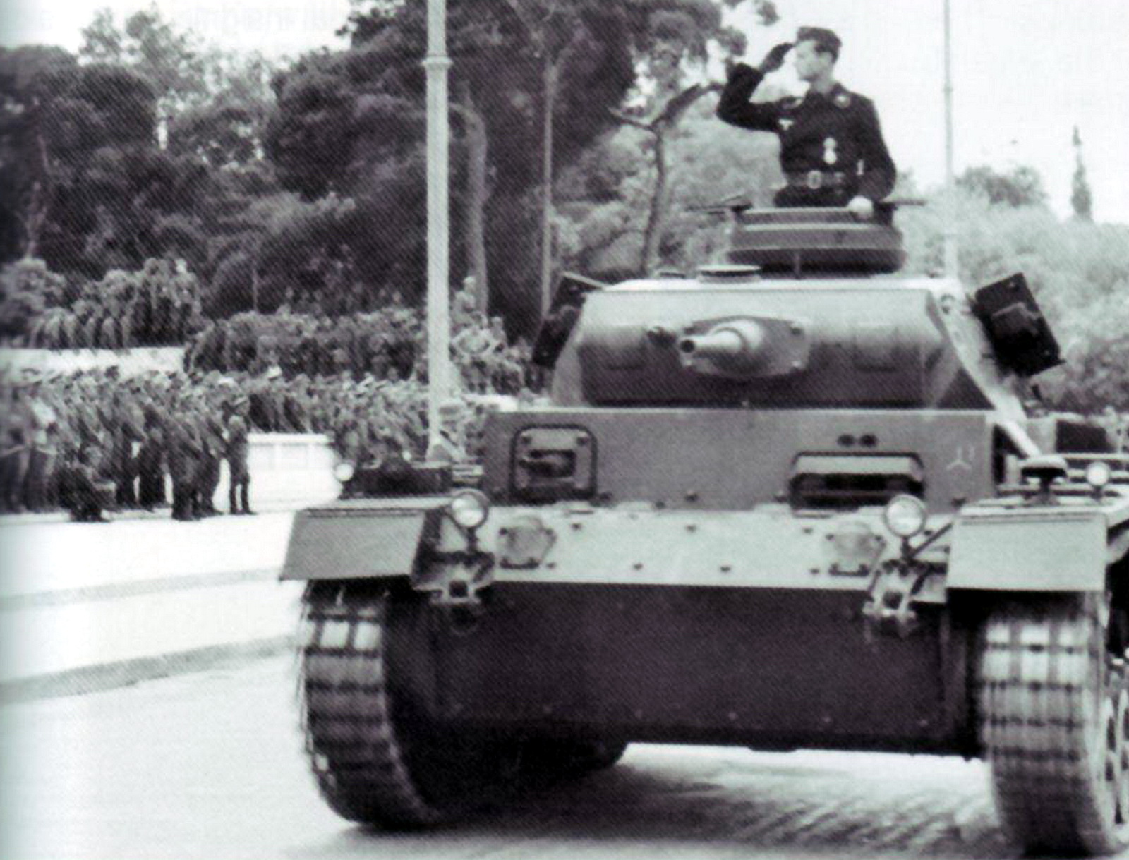 Panzermänner: Panzer III of 2. Panzer-Division on a Parade