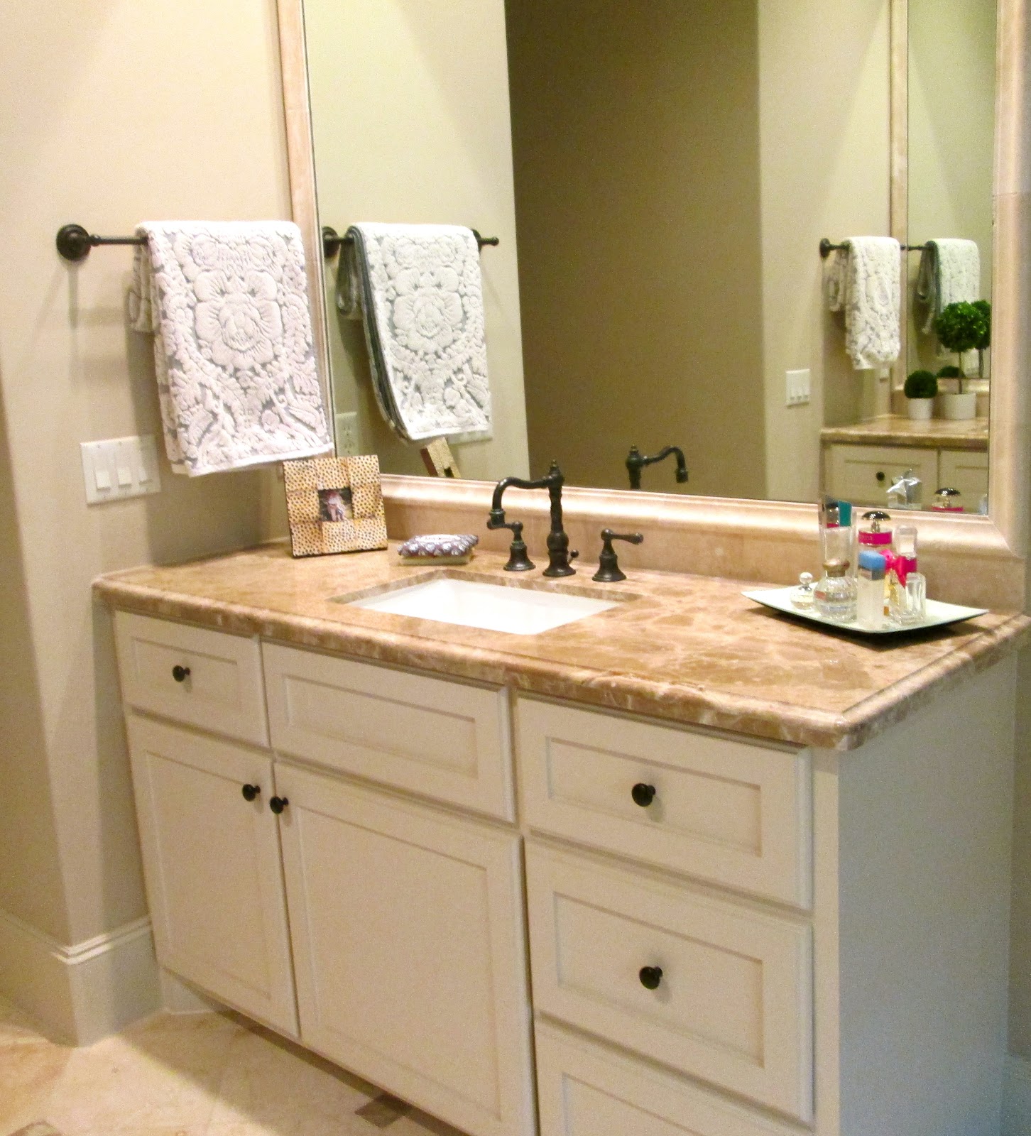 The Peak Of Très Chic Easy Ways To Spruce Up Your Bathroom
