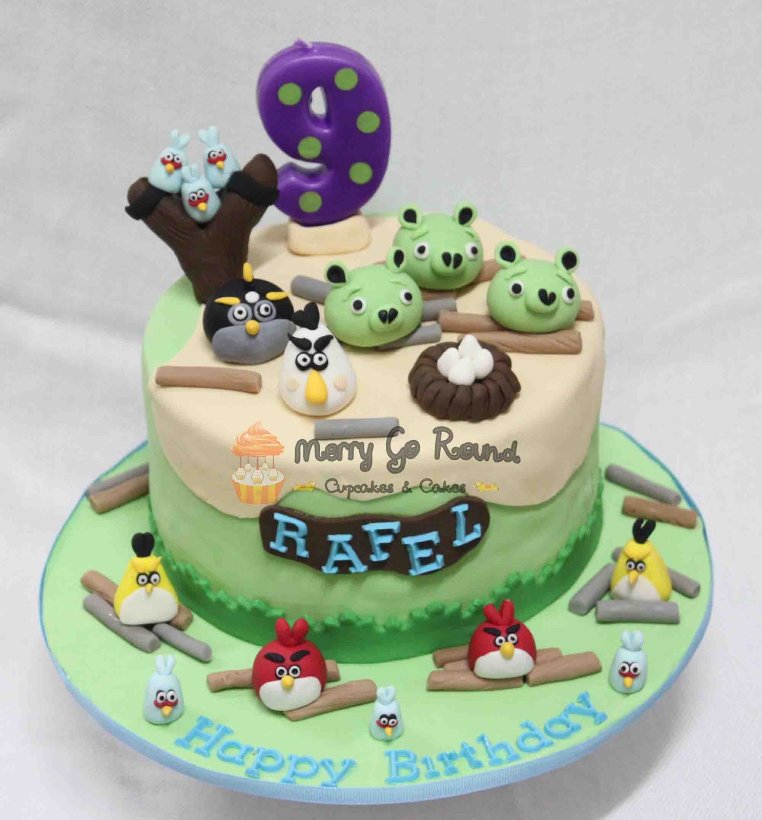 Merry Go Round - Cupcakes & Cakes: Angry Birds Birthday Cake!