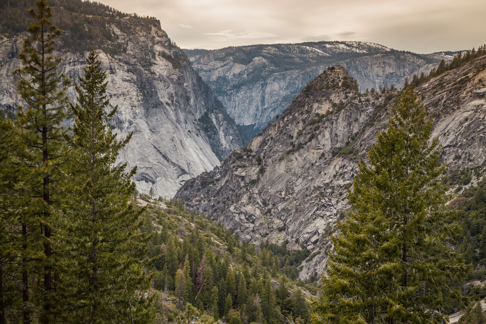 Hiking to Vernal and Nevada Falls in Yosemite - Explore the World with ...