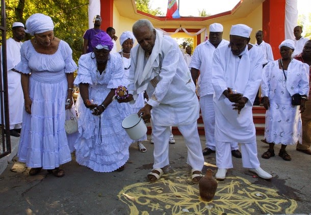 HAITI CONNEXION CULTURE: La Fête des Guédés en Haiti par rapport à ...