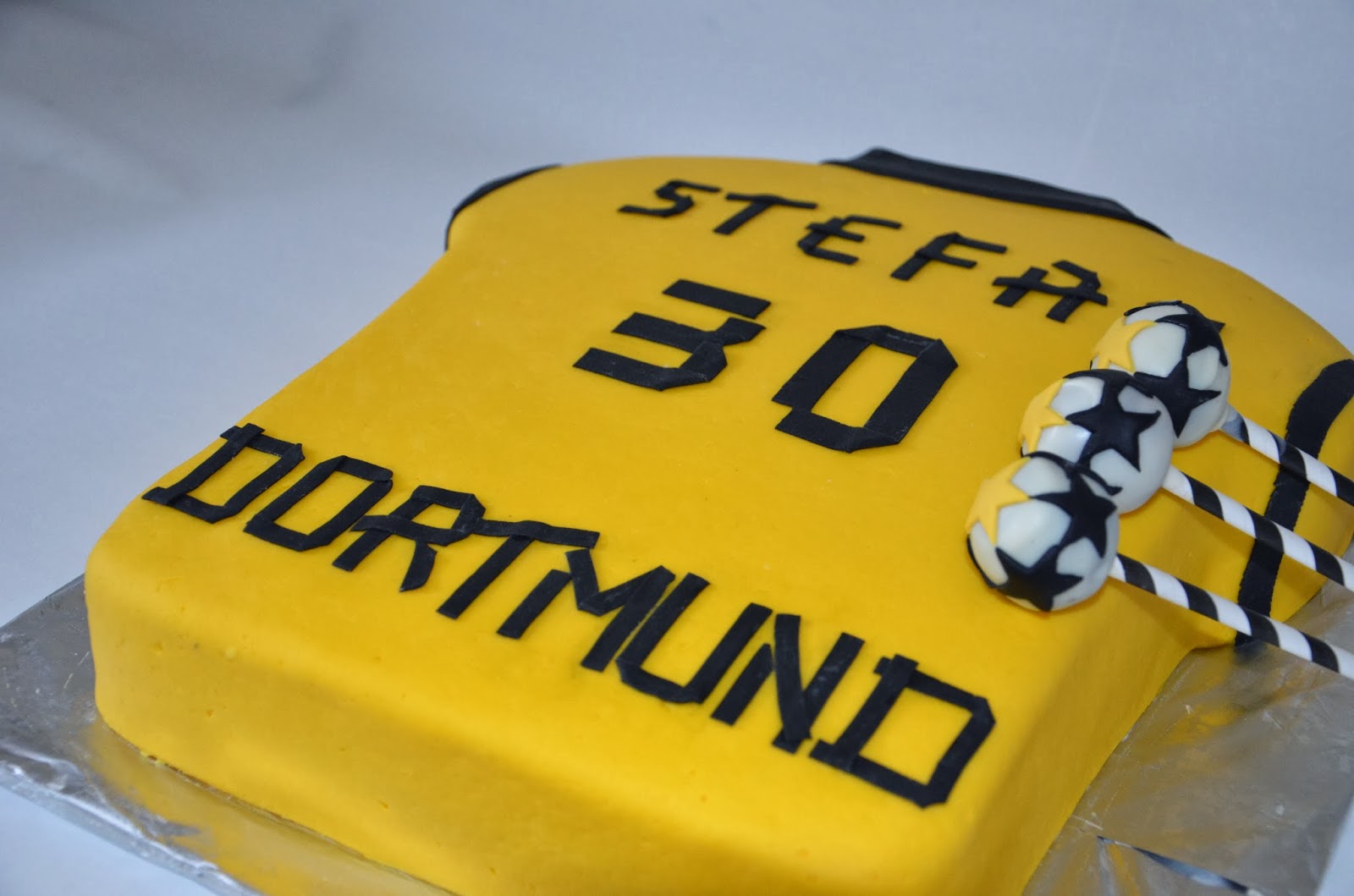 Universe of Cake by Alexandra: BVB 09 Cake