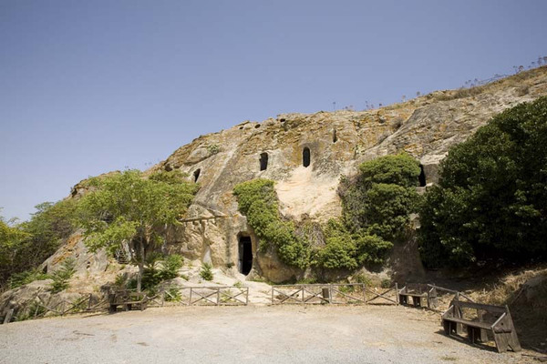 Sicily Web Travel: Caves Gurfa, example of a wise Sicilian architecture