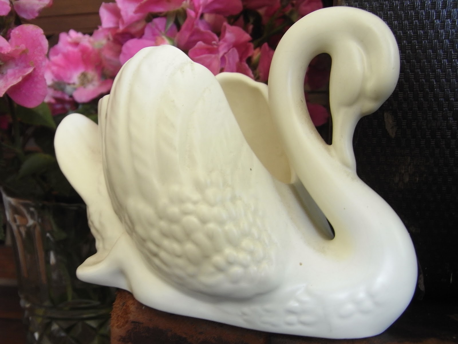 A little bit country: A Crown Lynn swan