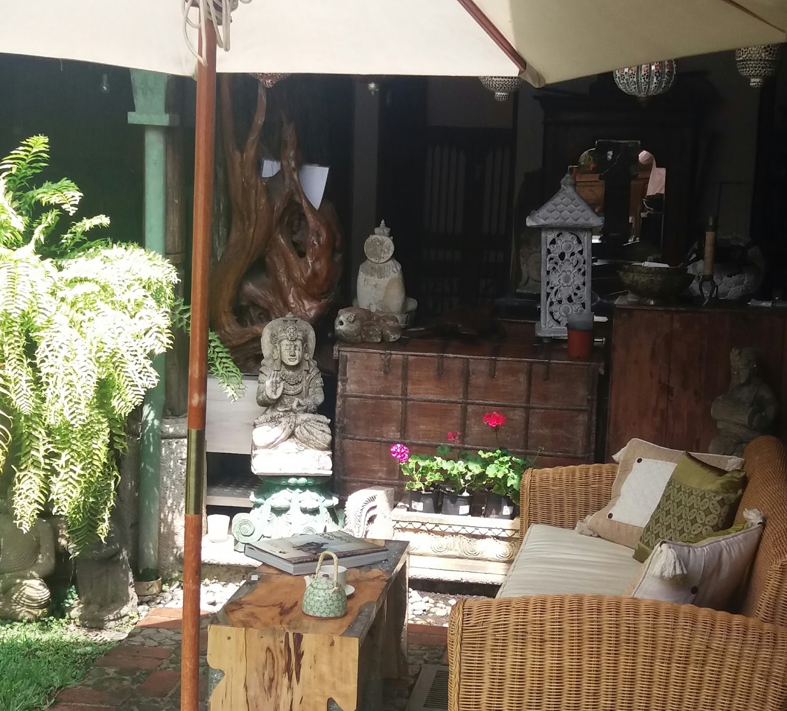 PARK CAFE ANTIQUES & RESTAURANT