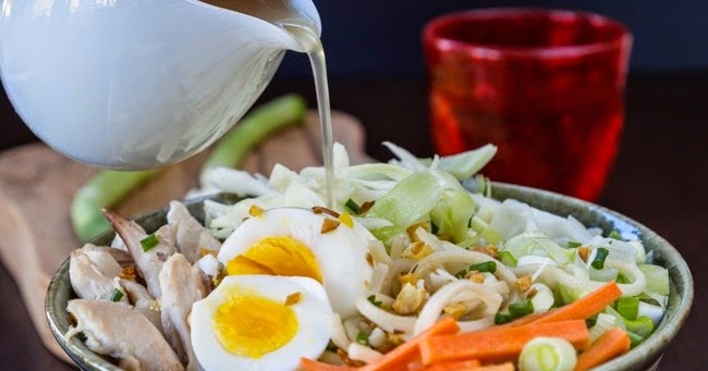 Filipino Chicken Egg Noodle Soup (Chicken Mami)