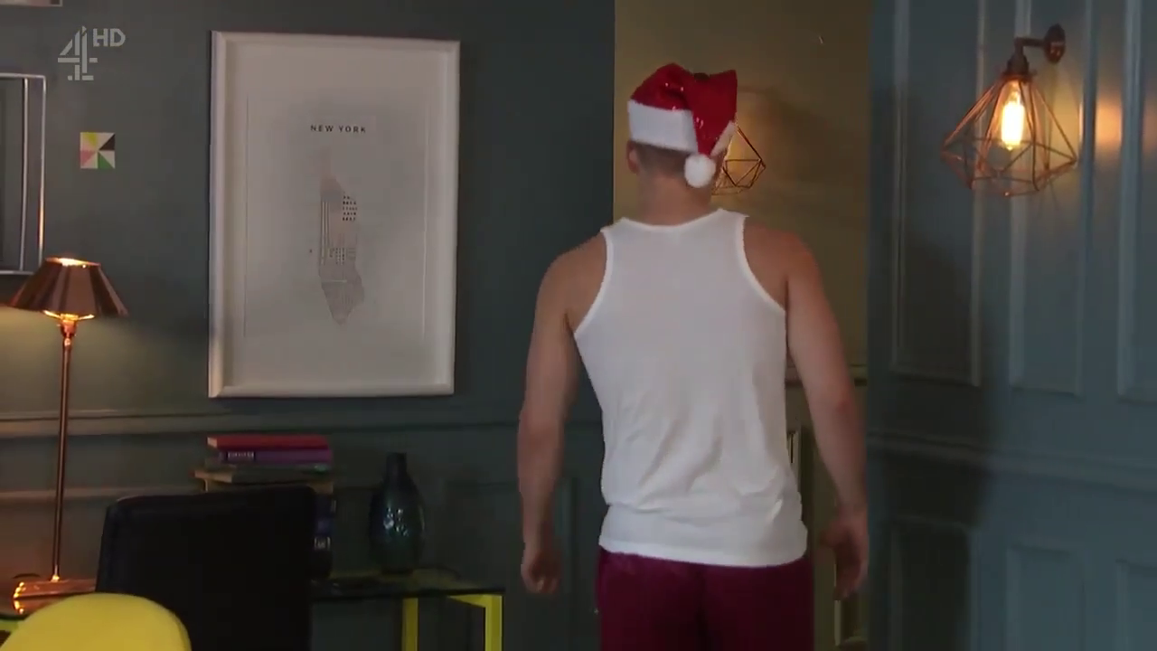 Hollyoaks off the Charts: Parry Glasspool in his boxers (Red)