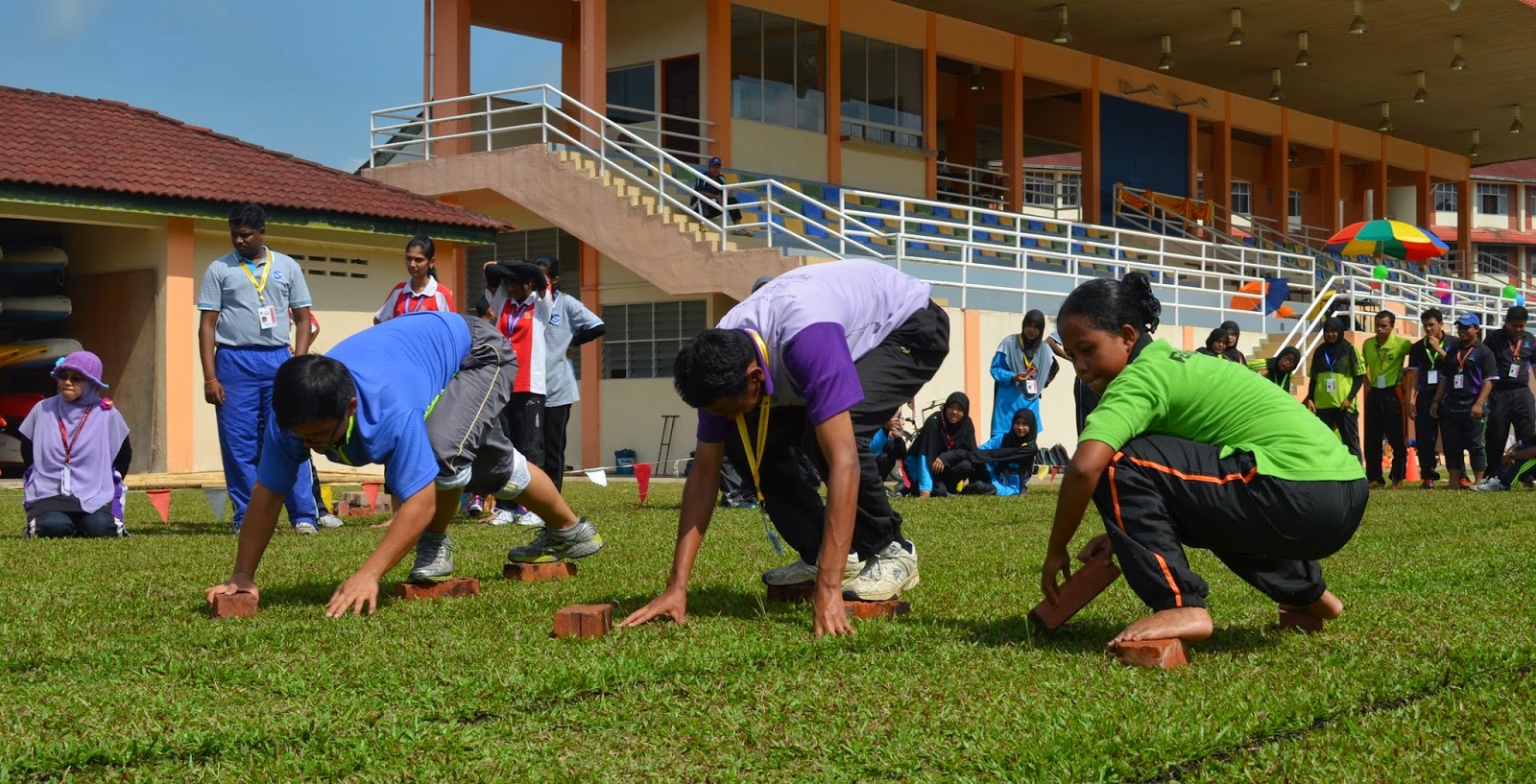 paanzainudin: KARNIVAL PERMAINAN TRADISIONAL