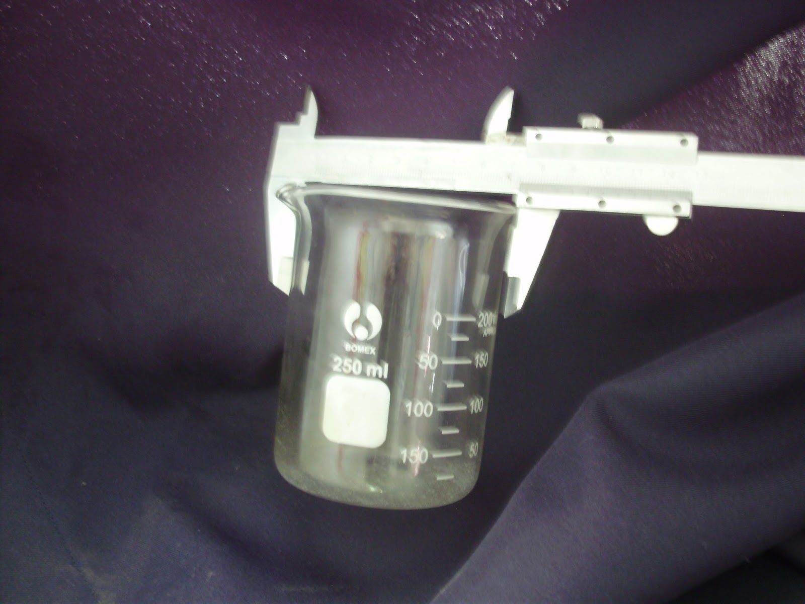 superdotnunu: radas dan bahan di dalam makmal sains