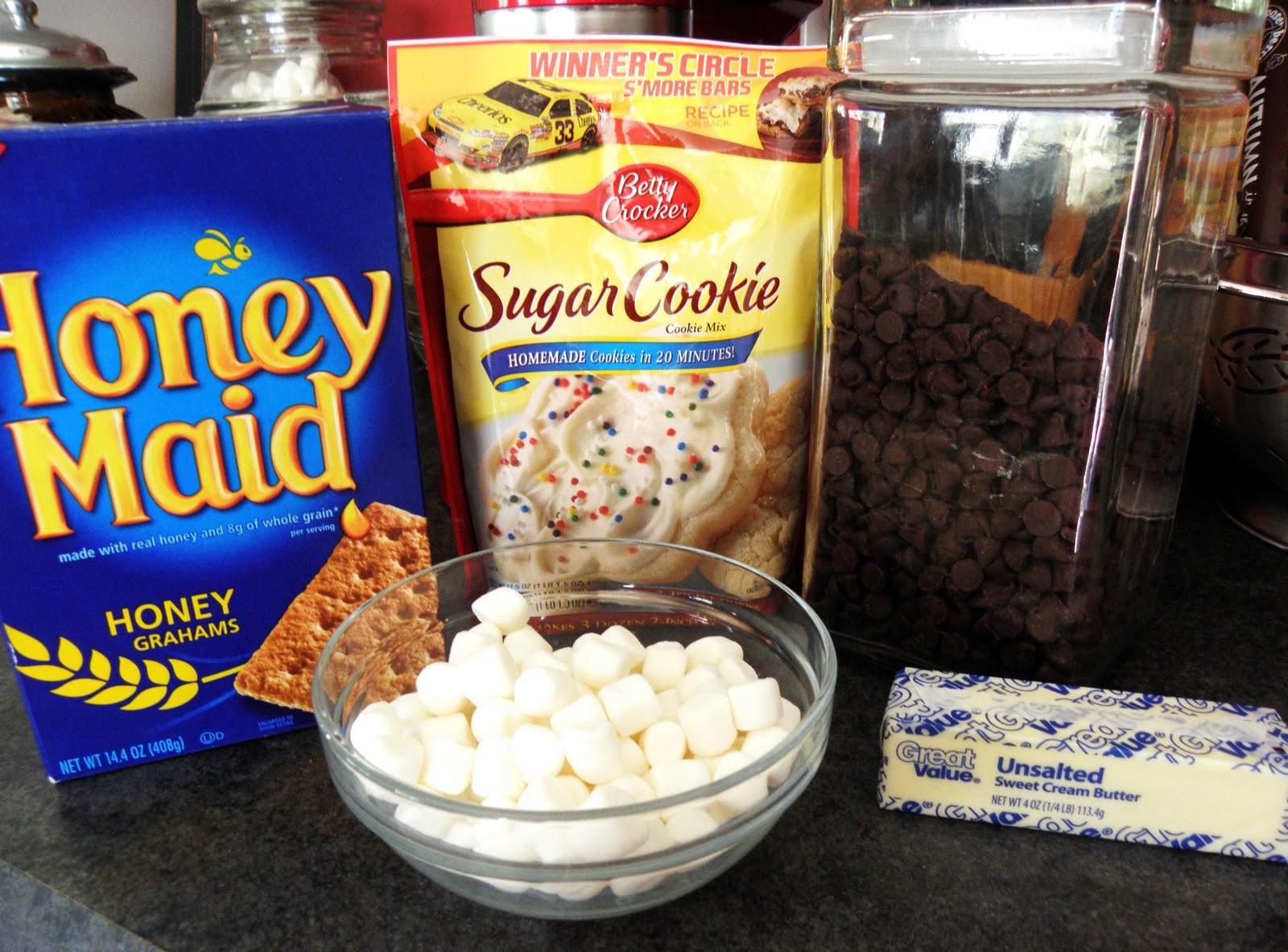 The Cozy Little Kitchen: Warm and Gooey Toasted Marshmallow S'more Bars