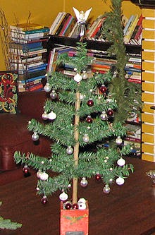 How To Make A German Feather Tree | Belznickle Blogspot : How To Make A ...