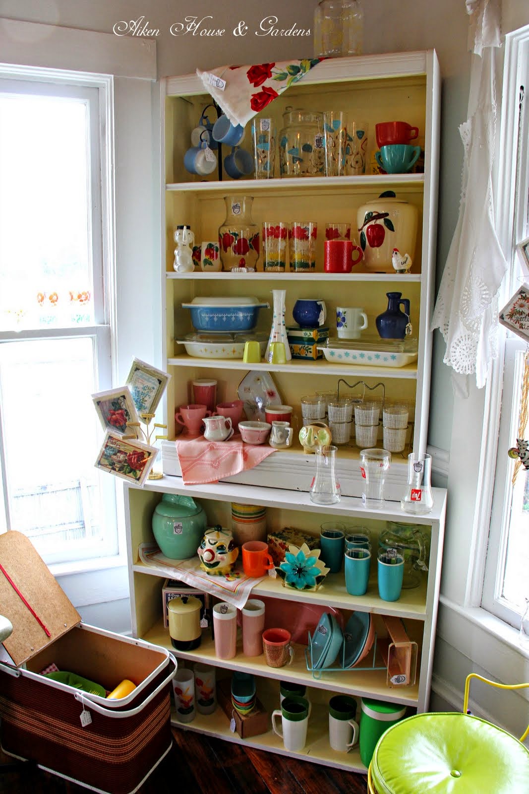 Aiken House & Gardens: Colorful Vintage Shop