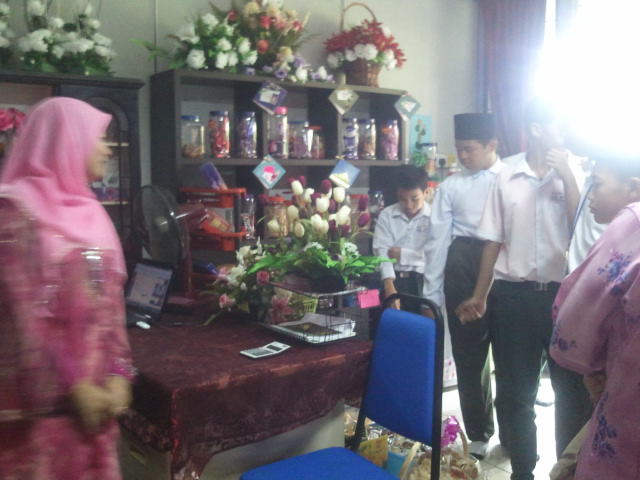 CaTaTaN JeMaRi ..AnAk PaNtAi..: Sekitar lawatan dari guru dan murid ...