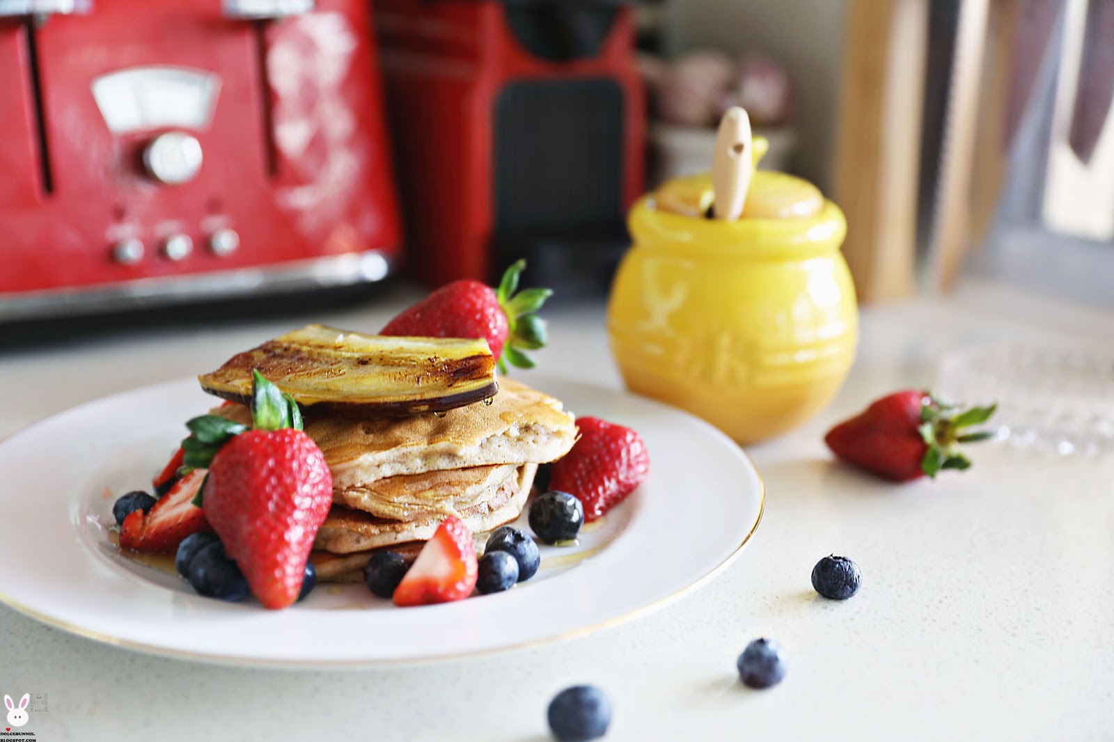 Eat, Drink and Be Straddie + Giveaway! | DolceBunnie