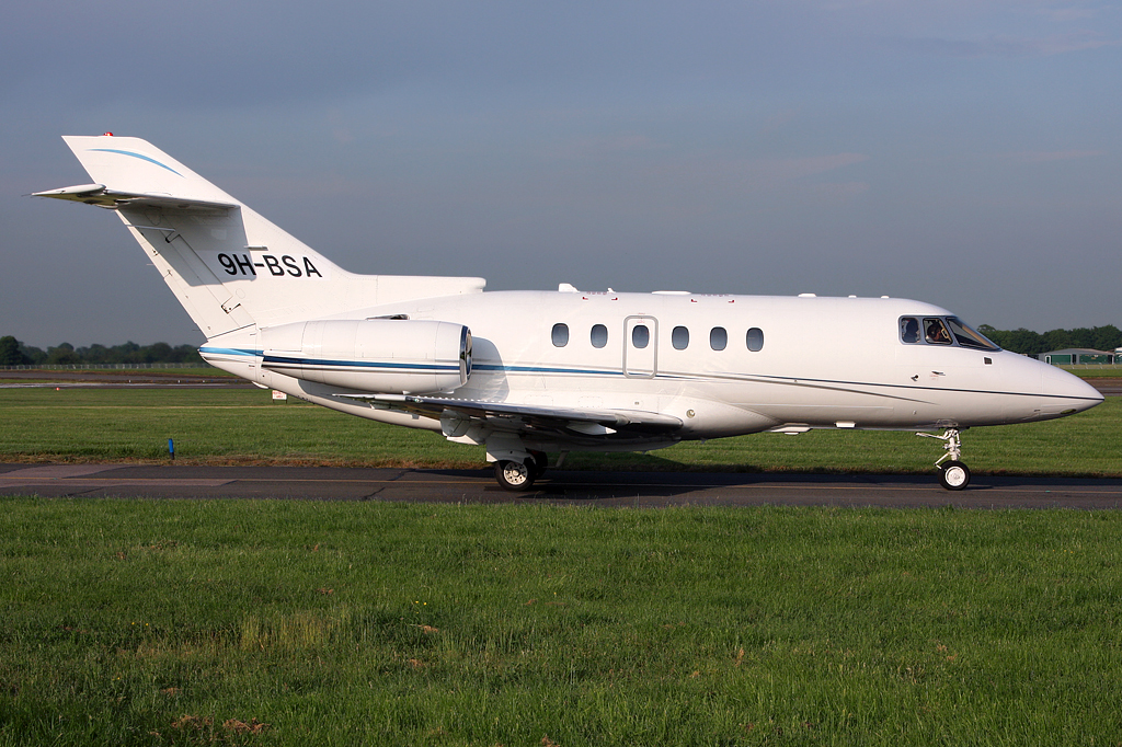 LONDON BIGGIN HILL AIRPORT EGKB/BQH IMAGES by Terry Wade: 9H-BSA H25B ...