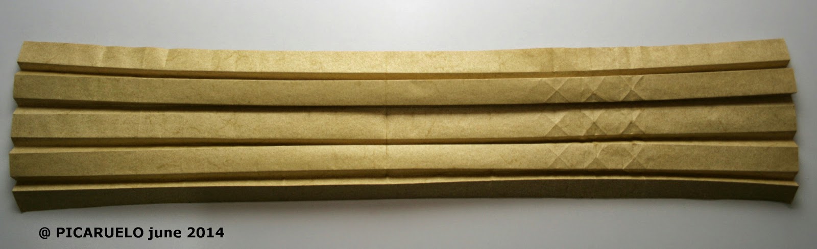 Picaruelo's origami: THE SAXOPHONE