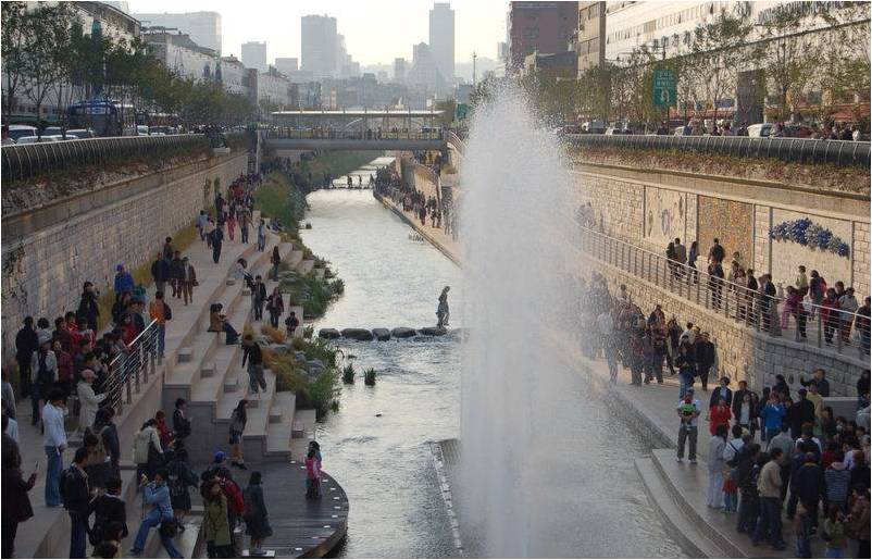 Rio Comprido: Rio Comprido integrado ao espaço urbano.