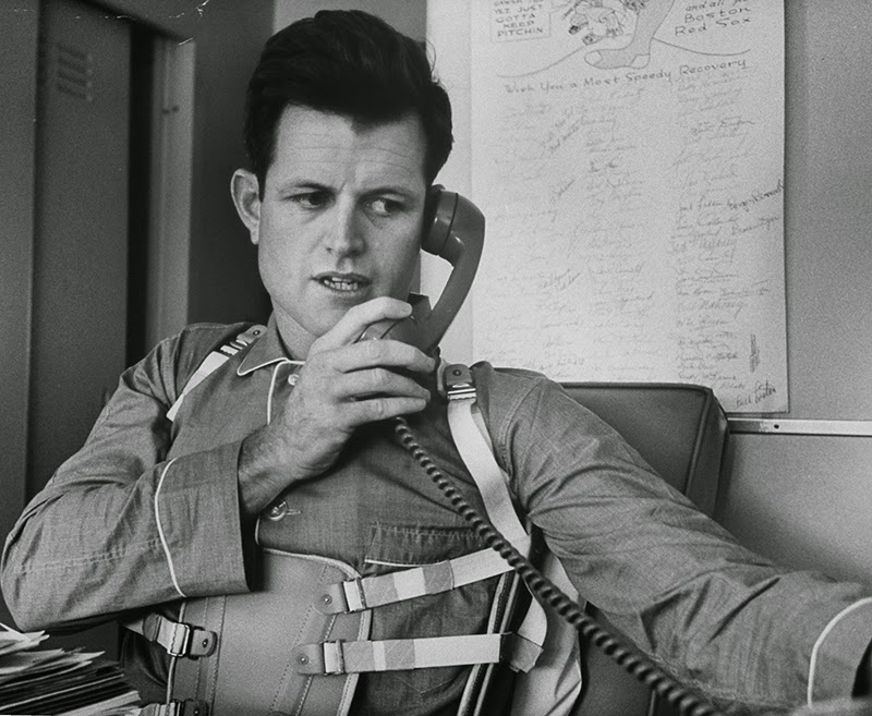 35 Interesting Vintage Photos of Celebrities on the Phone ~ Vintage ...