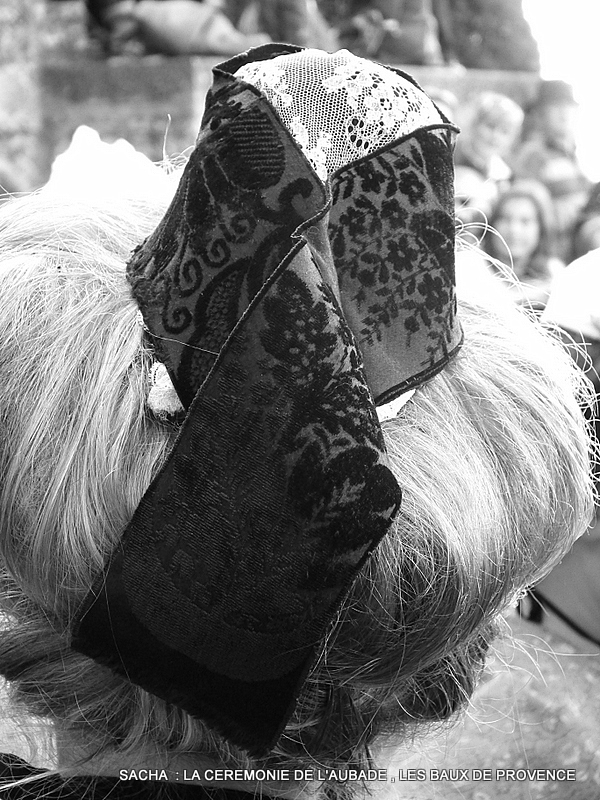 Un jour....Une photo !: La cérémonie de l'aubade ; Les Baux de Provence ...
