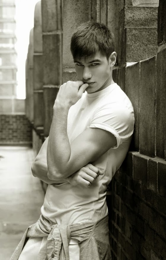 VJBrendan.com: Yes Please... Chris Delbeck in Black and White