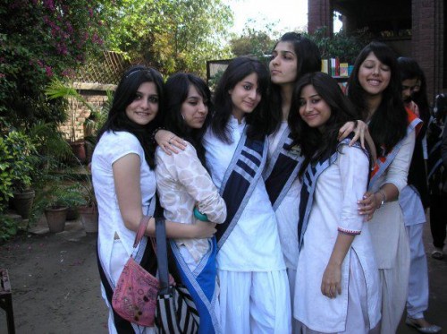 Pakistani Girls Photo HD Universities girls selfie Beauty. - Read Banking